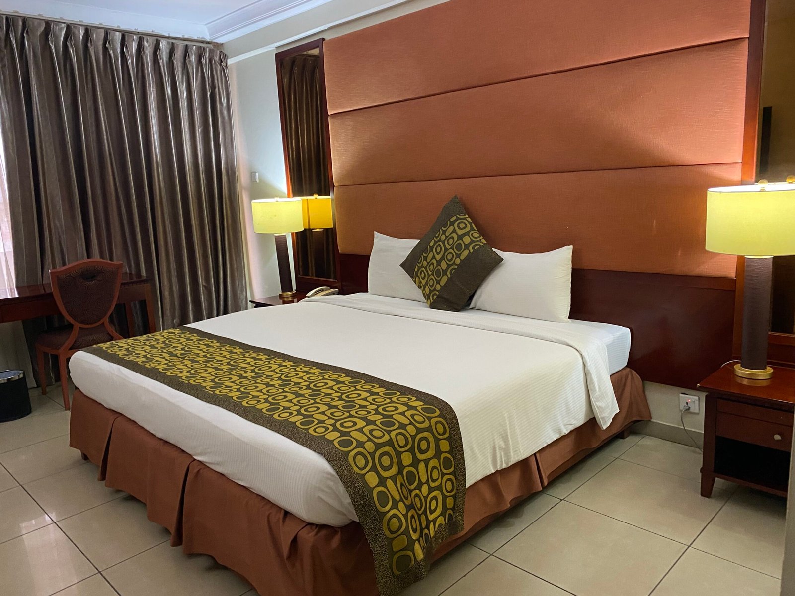 ROOMS - Royal Nick Hotel